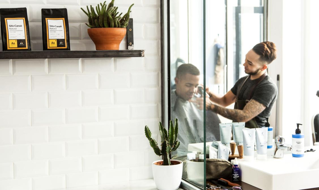 V Barber and Shop, un espacio para el hombre parisino | el tornillo que ...